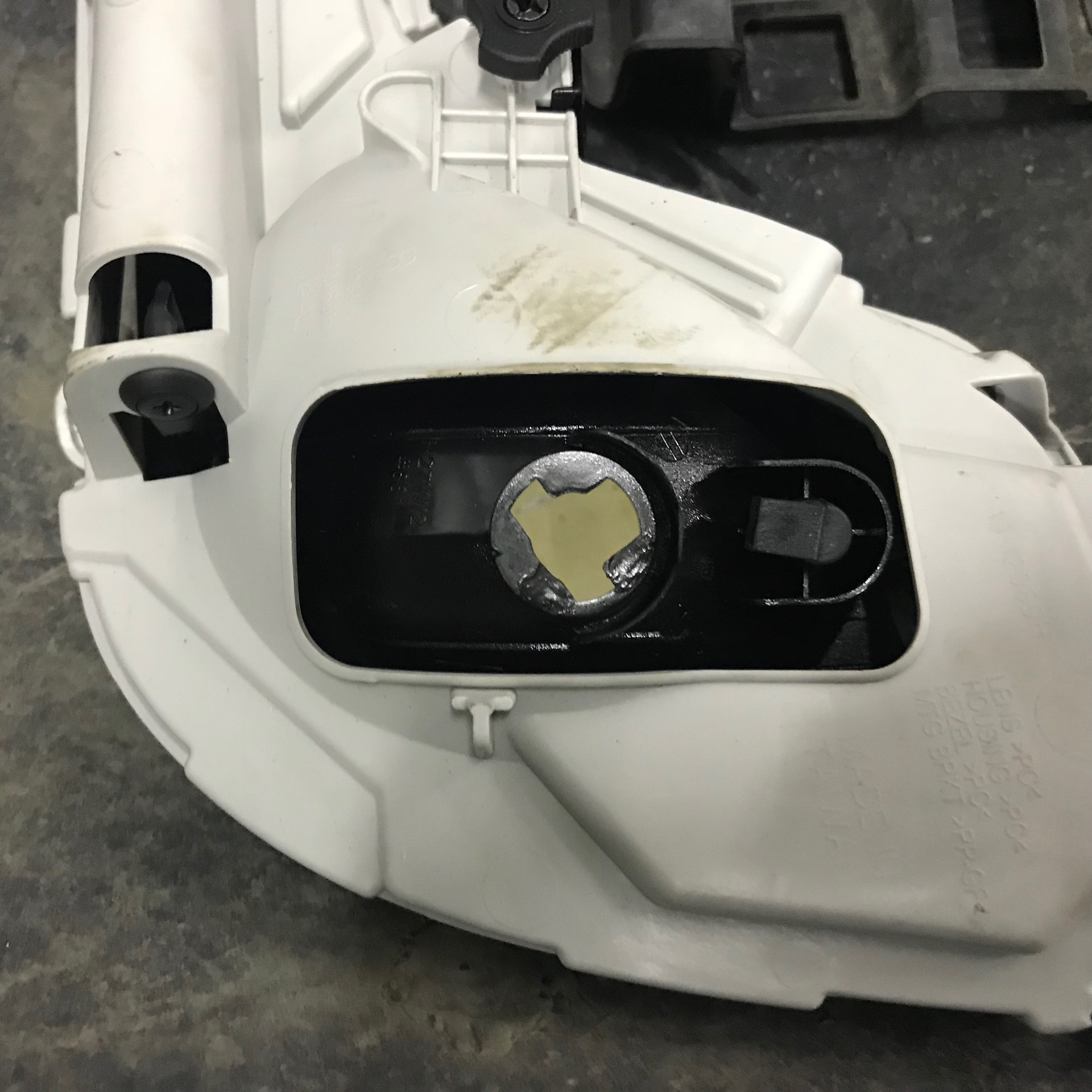 Устанавливаем светодиодные лампы в Hyundai Solaris — DRIVE2