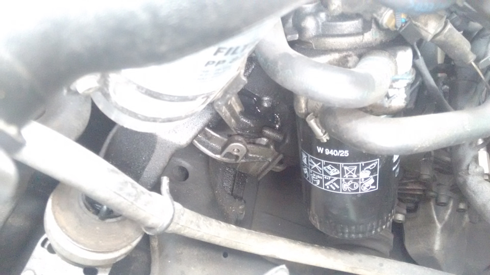 Замена прокладки маслоохладителя. Или куда вытекает масло. — Audi A4 ...