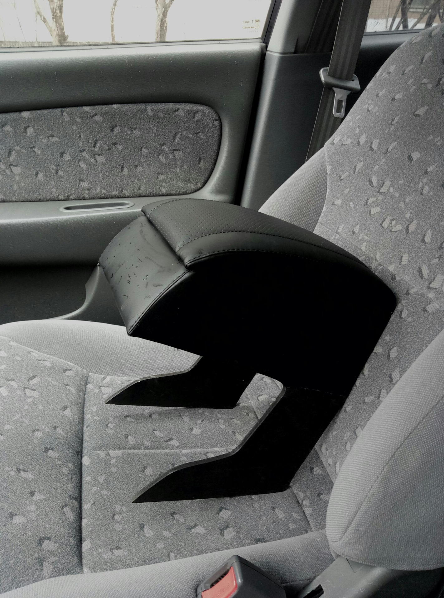 Подлокотник. — KIA Spectra, 1,6 л., 2009 года | аксессуары | DRIVE2