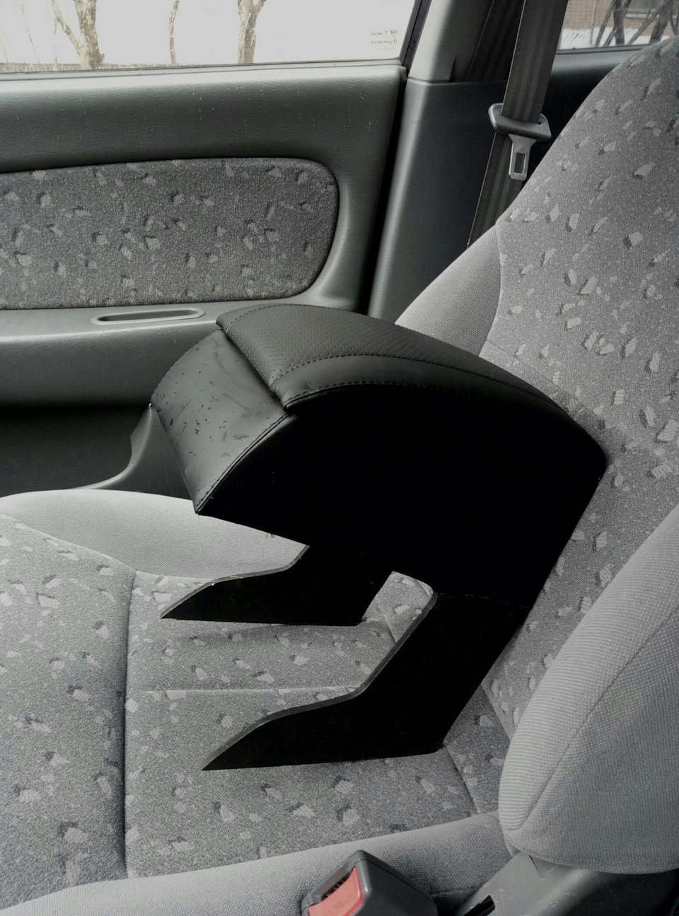Подлокотник. — KIA Spectra, 1,6 л, 2009 года | аксессуары | DRIVE2