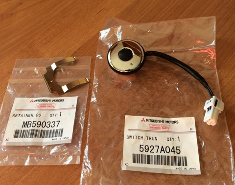 5927A045 Кнопка открывания багажника Mitsubishi | Запчасти на DRIVE2