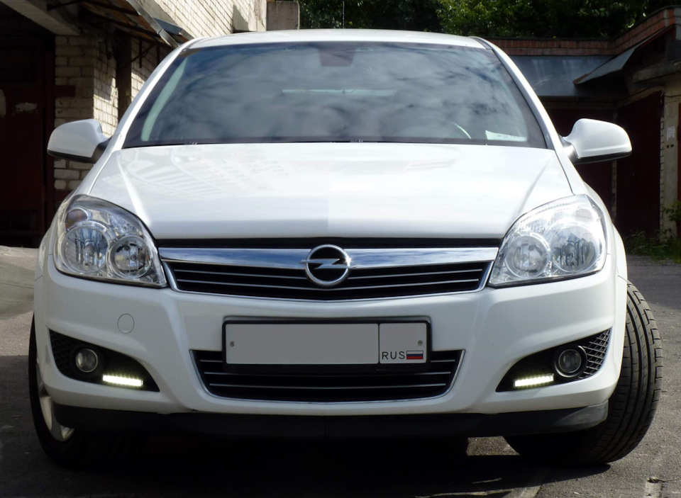 ДХО Philips DayLight 9 — Opel Astra H, 1,6 л, 2012 года | другое | DRIVE2