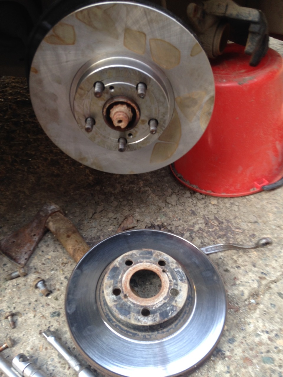 Брякание суппортов и ТО тормозов — Toyota Avensis II, 1,8 л, 2006 года ...