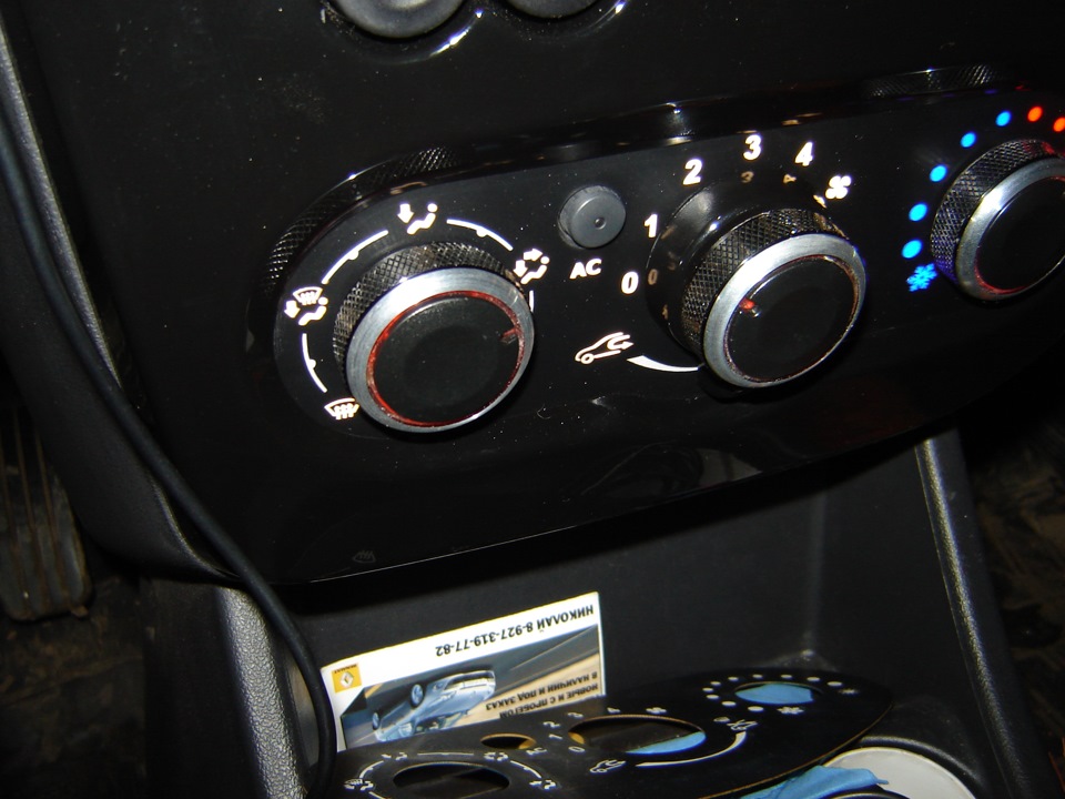 Фотографии ручек Ford Focus и новой накладки на блоке климата — Renault ...