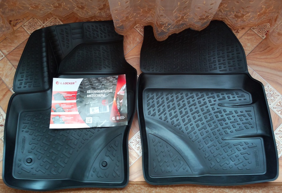 Коврики, аптечка и табличка — Ford Kuga (2G), 1,6 л, 2013 года ...