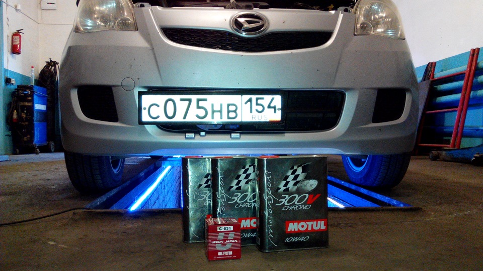 Motul 300v Chrono 10w-40 — Daihatsu Mira (L275/L285), 0,7 л, 2008 года | плановое ТО | DRIVE2