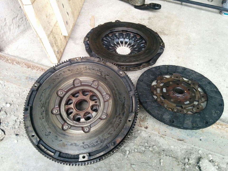 Оборвало задний сальник коленвала — Volkswagen Passat CC, 2 л, 2009 ...