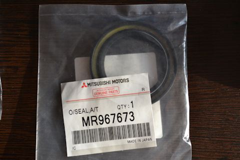 MR967673 Сальник корпуса гидротрансформатора акпп Mitsubishi | Запчасти ...
