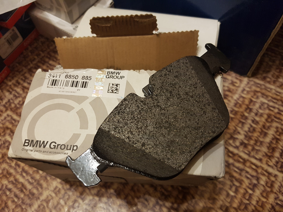 34116850885 Передние тормозные колодки для F10, F11, F18, 530Li, 535Li ...