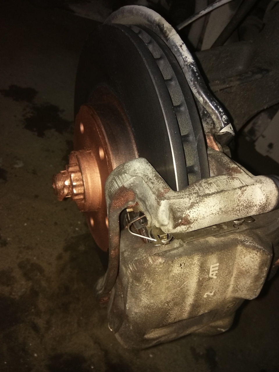 Самостоятельный ремонт передних тормозных суппортов — Nissan Qashqai ...