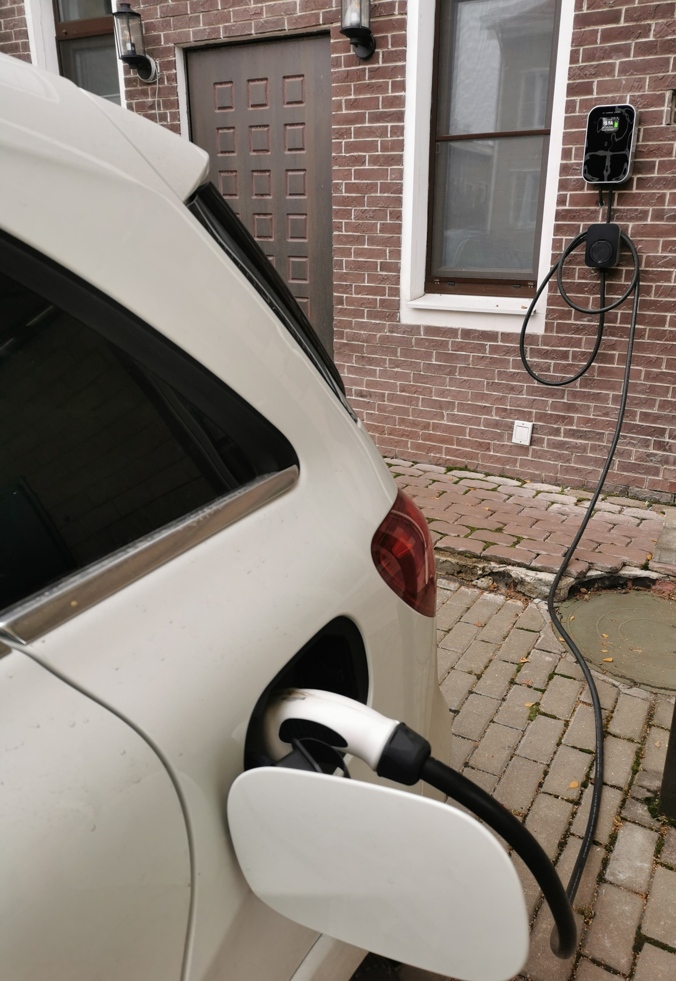 Домашняя зарядная станция — Mercedes-Benz B-Class Electric Drive, 2015 ...