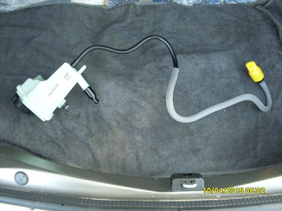 Муж заказал разшерительный бачок ГУР и сам его поменял! — Mazda 2 (2G ...