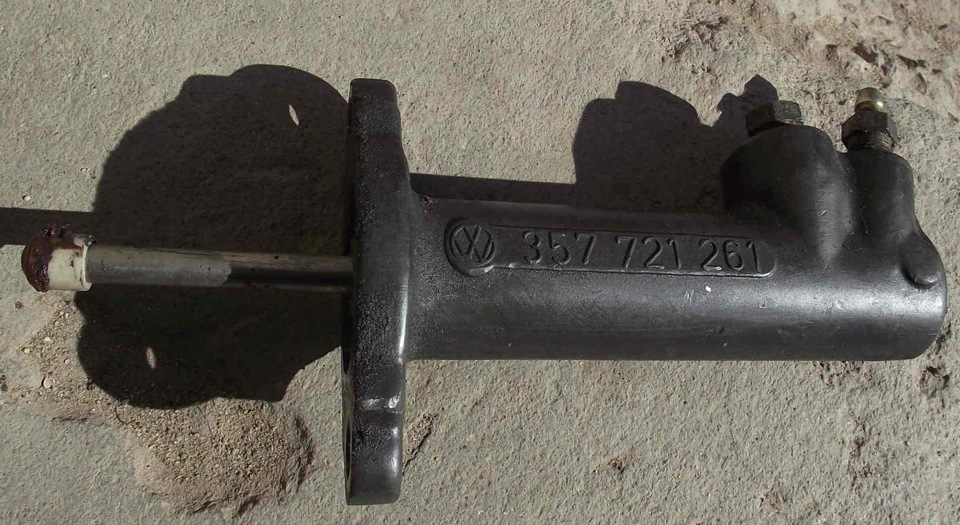 Главный цилиндр сцепления — Volkswagen Transporter T4, 2,5 л, 2002 года ...