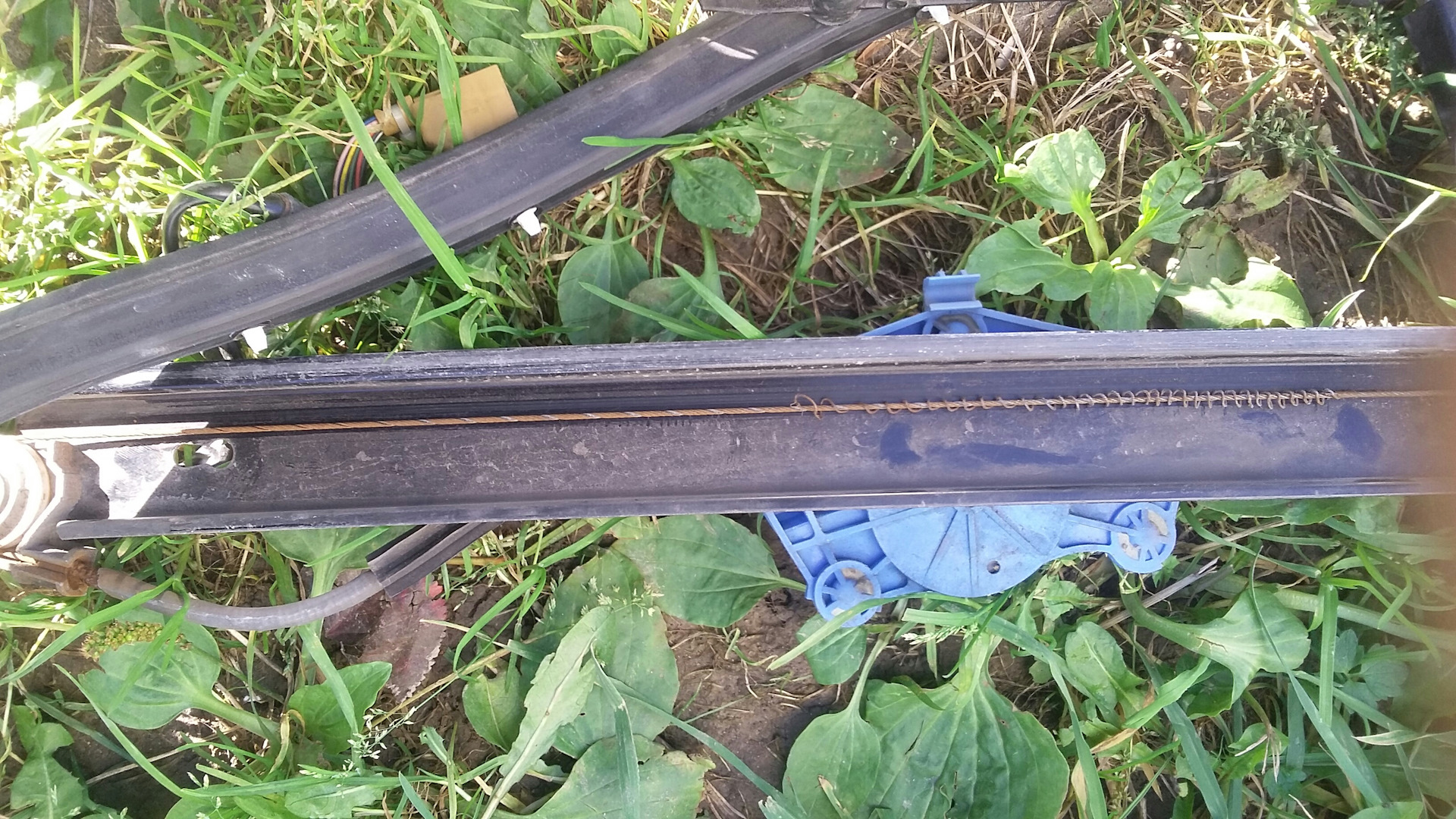 Замена стекоподъемника водительской двери — Audi A4 (B7), 2 л, 2005 ...