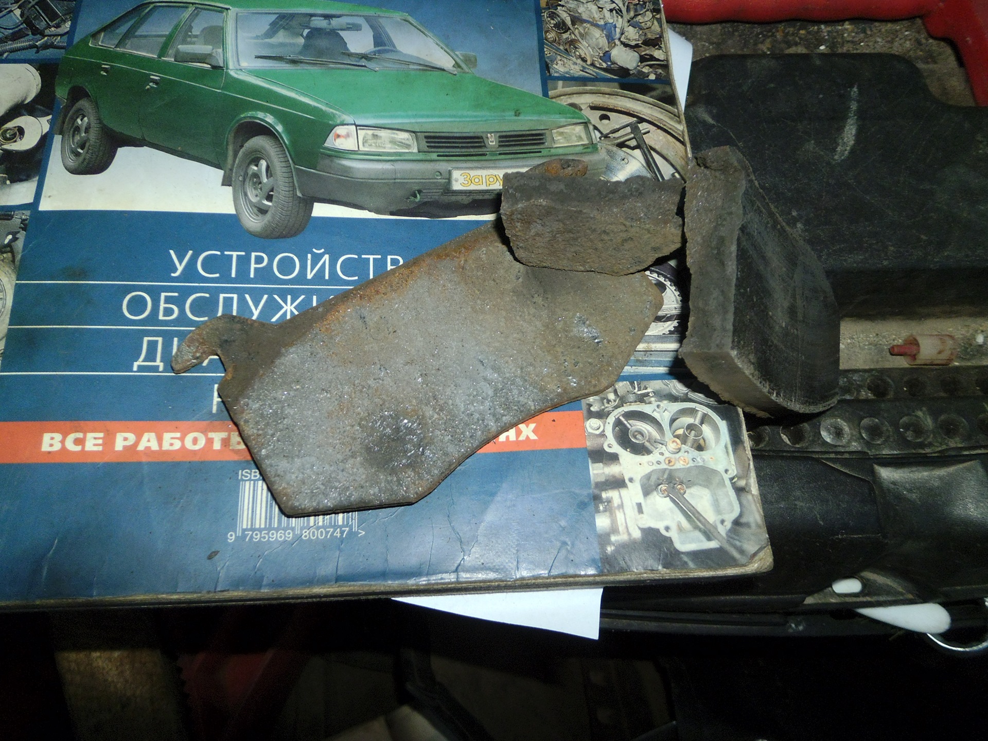 Правильные и неправильные передние тормозные колодки — Москвич 2141 ...