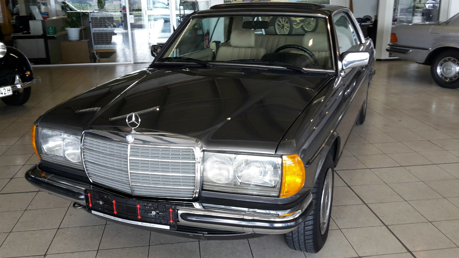 172 Anthrazitgrau metallic (Anthracit Grey metallic) (1976-1985) W123 ...
