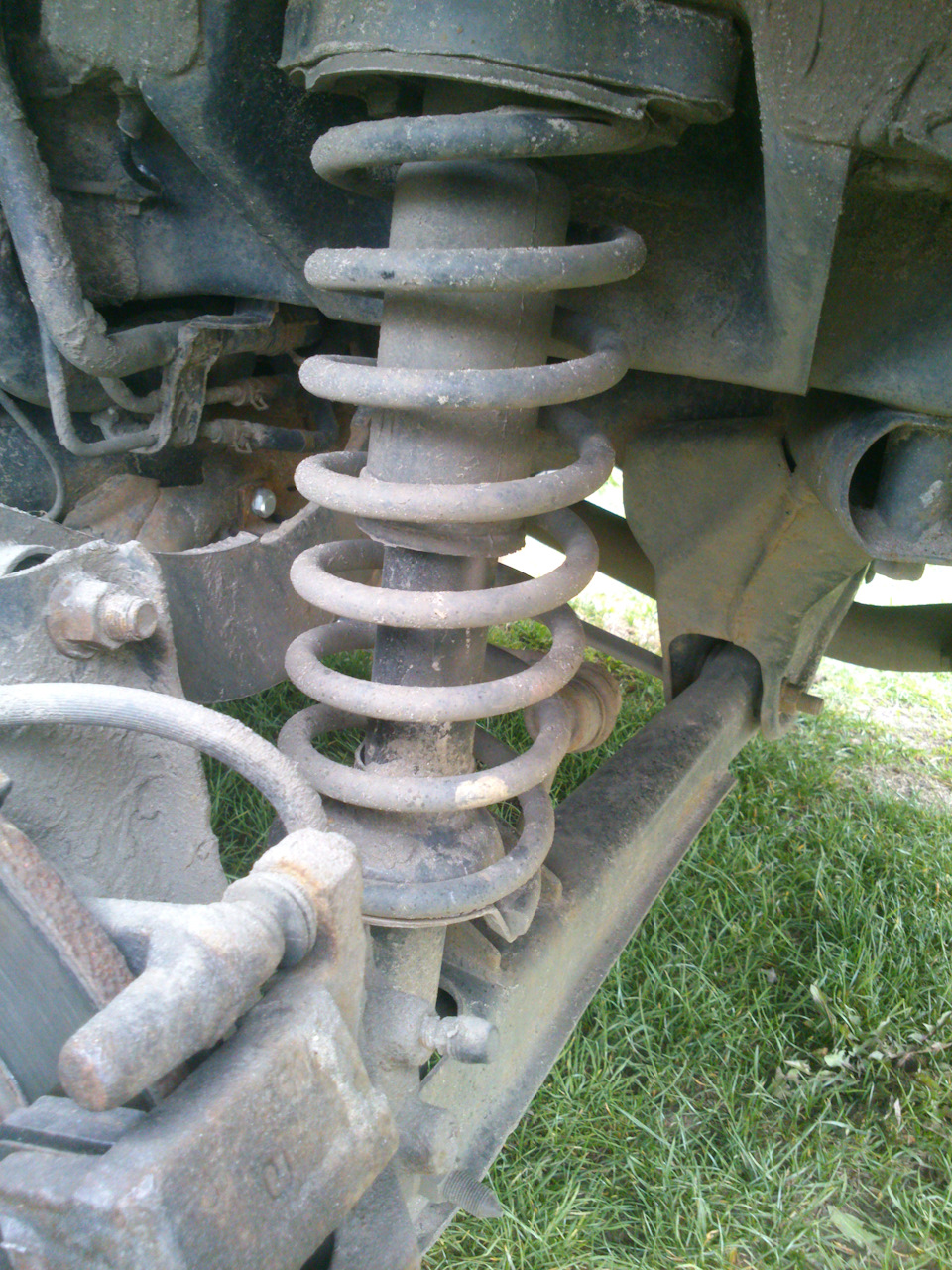 Замена задних амортизаторов. — Mitsubishi Lancer X, 2,4 л, 2008 года ...