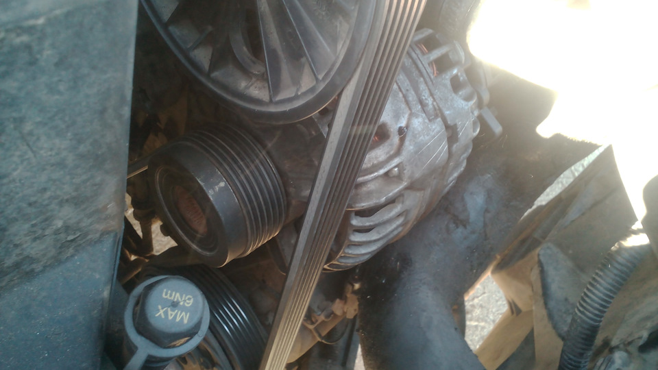 Заменил подшипники генератора — Volvo S80 (1G), 2,5 л, 2004 года ...