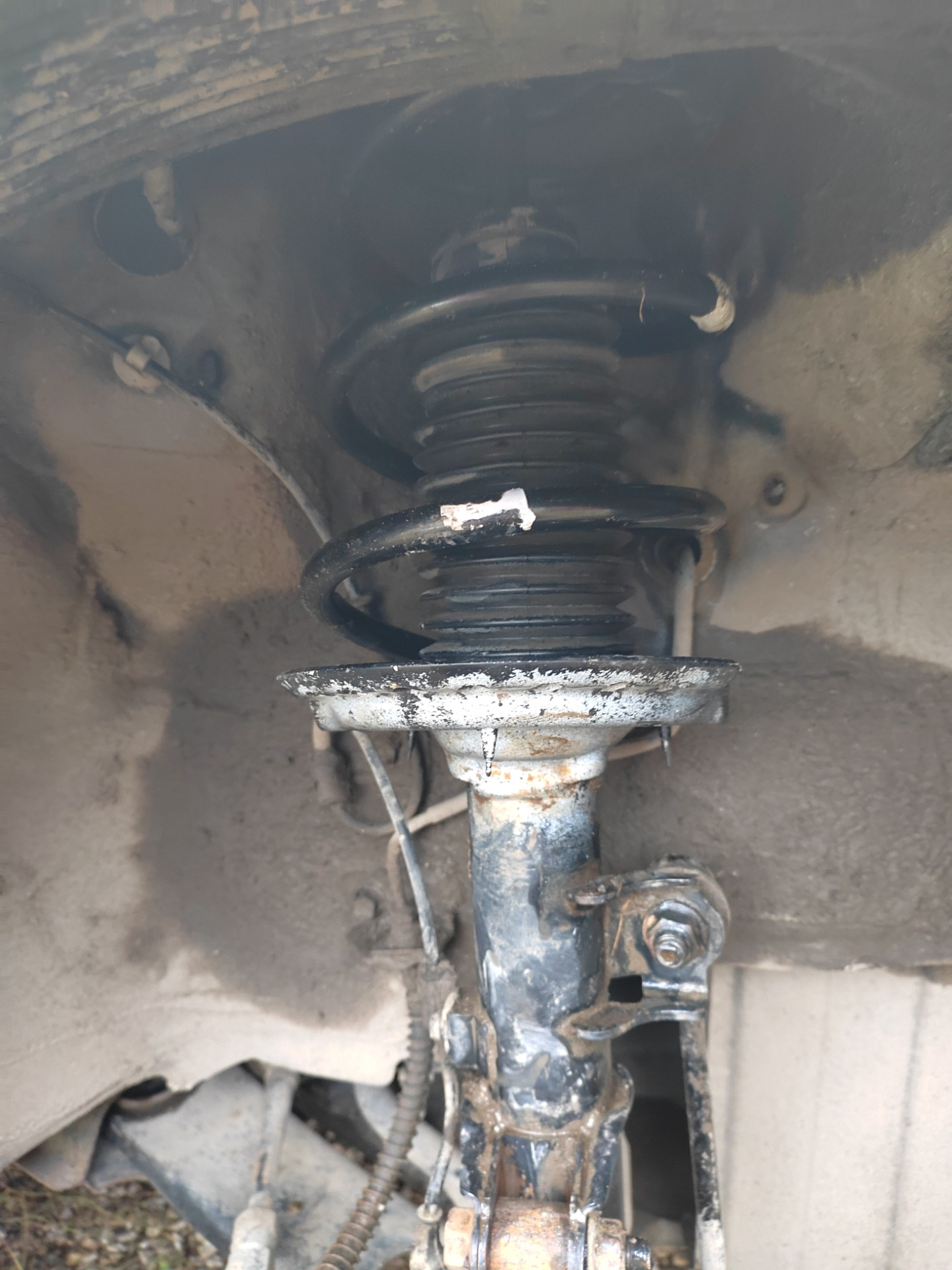 Переобувка перед зимой и поломанная пружина. — Hyundai Solaris (1G), 1 ...