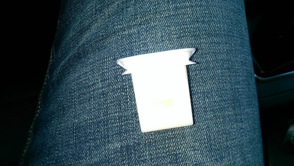 Клипса крепления сидения задних пассажиров — Mitsubishi Lancer X, 2 л ...