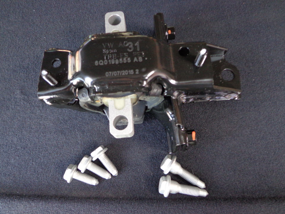 №110 Замена опоры двигателя на 6Q0 199 555 AS — Skoda Roomster, 1,4 л ...