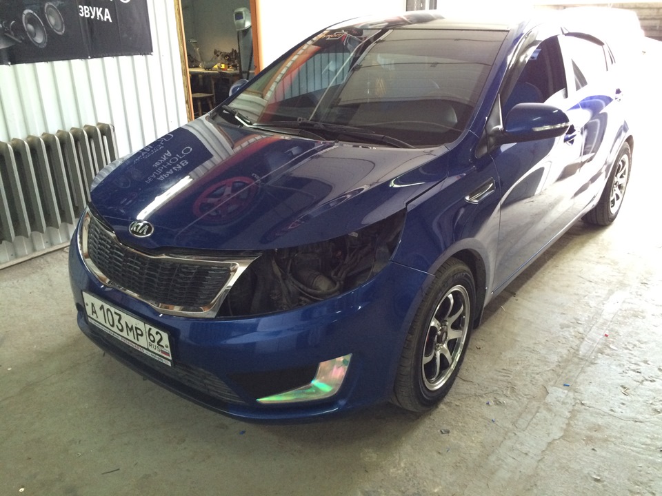 Установка линз в Kia Rio — Тюнинг центр АМТ на DRIVE2