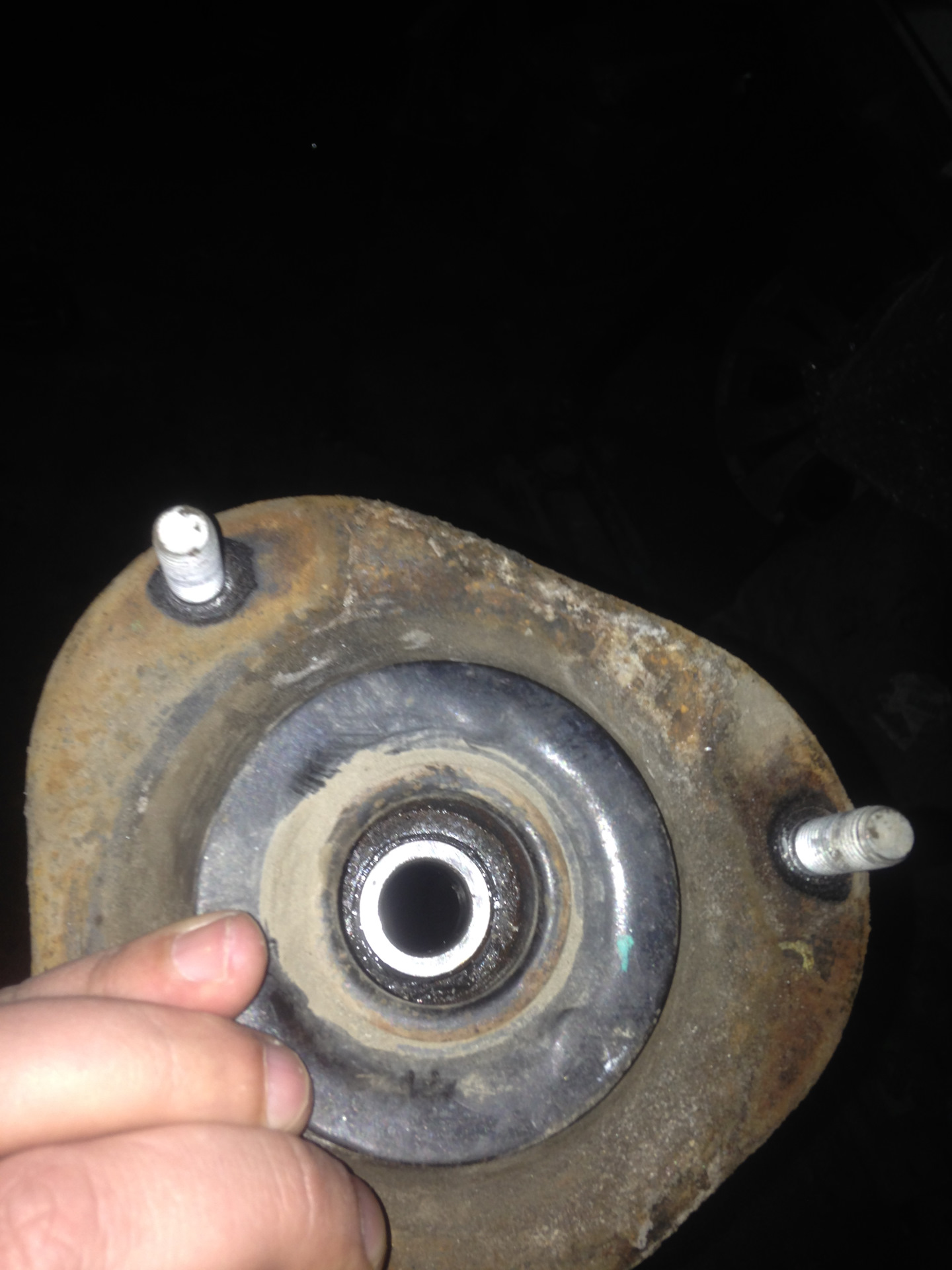 Наконец то накрылся левый опорник!) — Geely Emgrand X7, 2 л, 2014 года ...