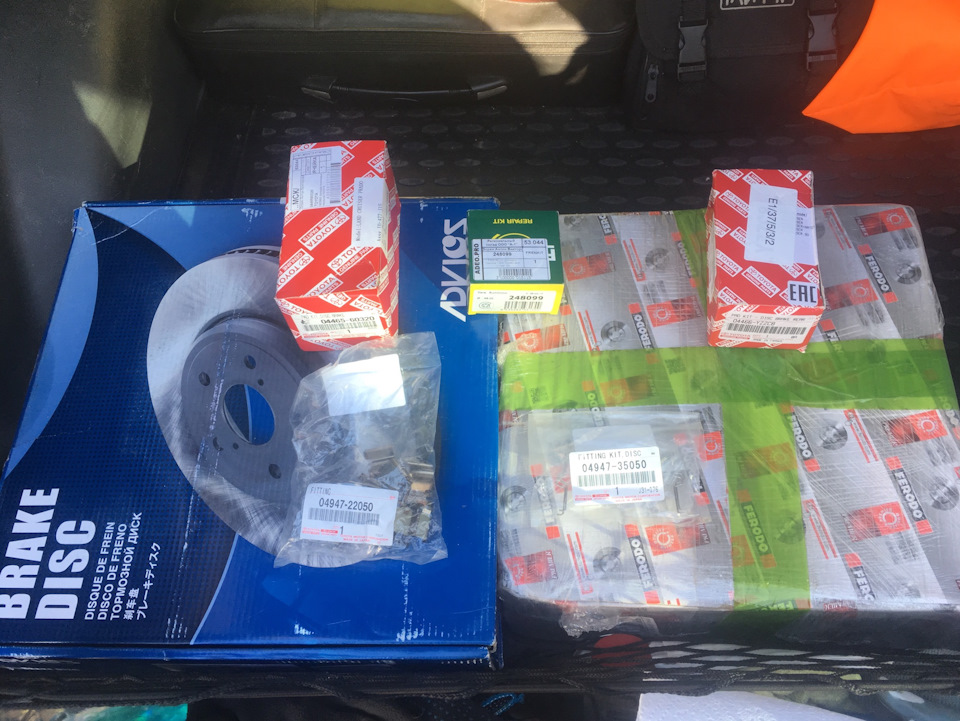 0494735050 Монтажный комплект тормозных колодок. Передняя ось TOYOTA ...