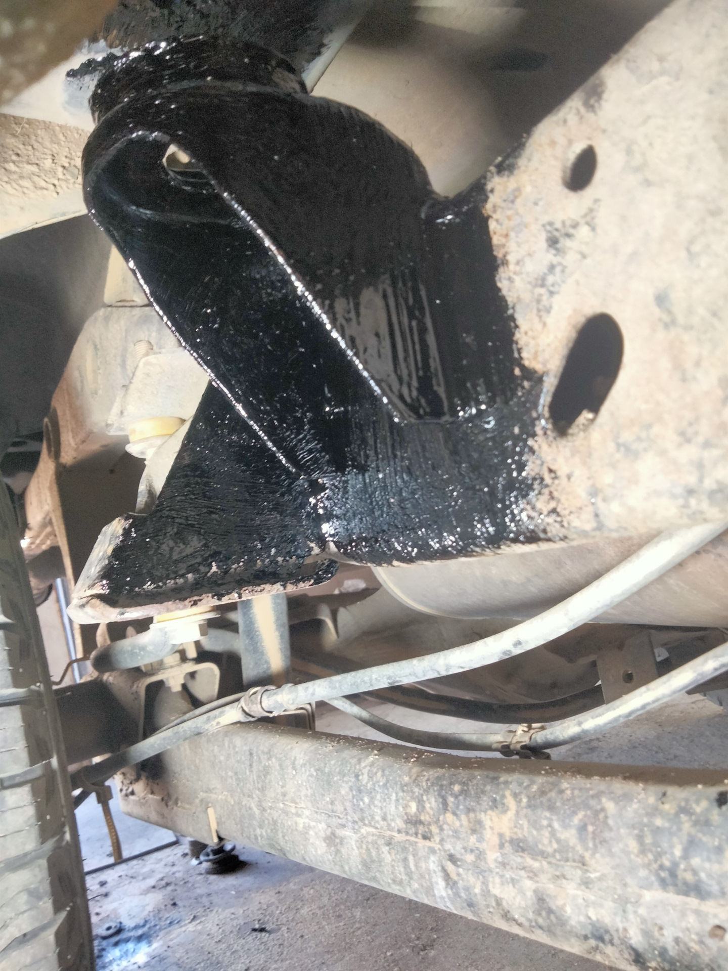 Замена подушек рама-кузов — Mitsubishi Montero Sport, 3,5 л, 2003 года ...