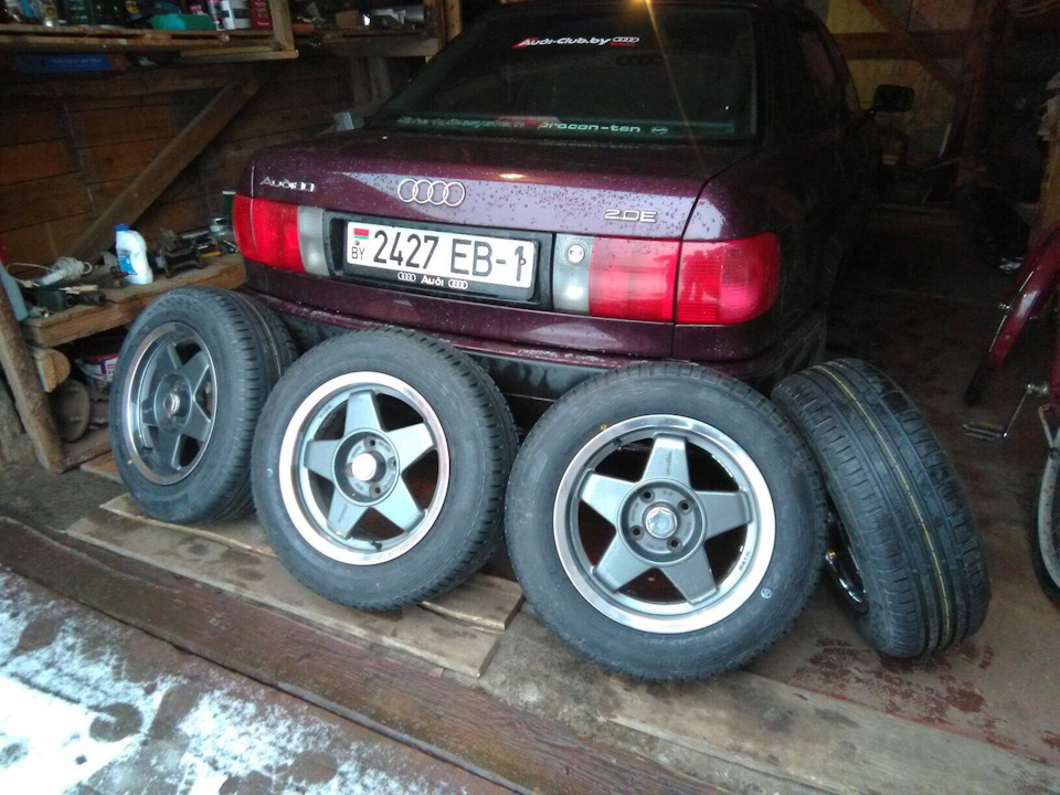 Новые шины и полировка старых дисков — Audi 80 B4 2 л 1992 года