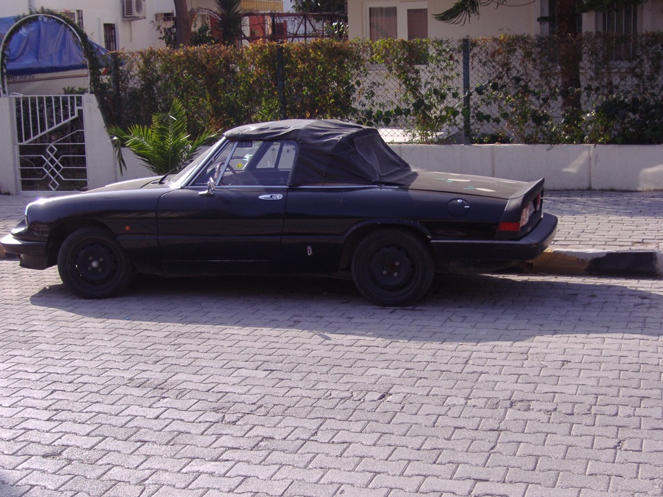 Alfa Romeo Spider Series I (1966) — раритет! — Toyota Corolla (130), 1 ...
