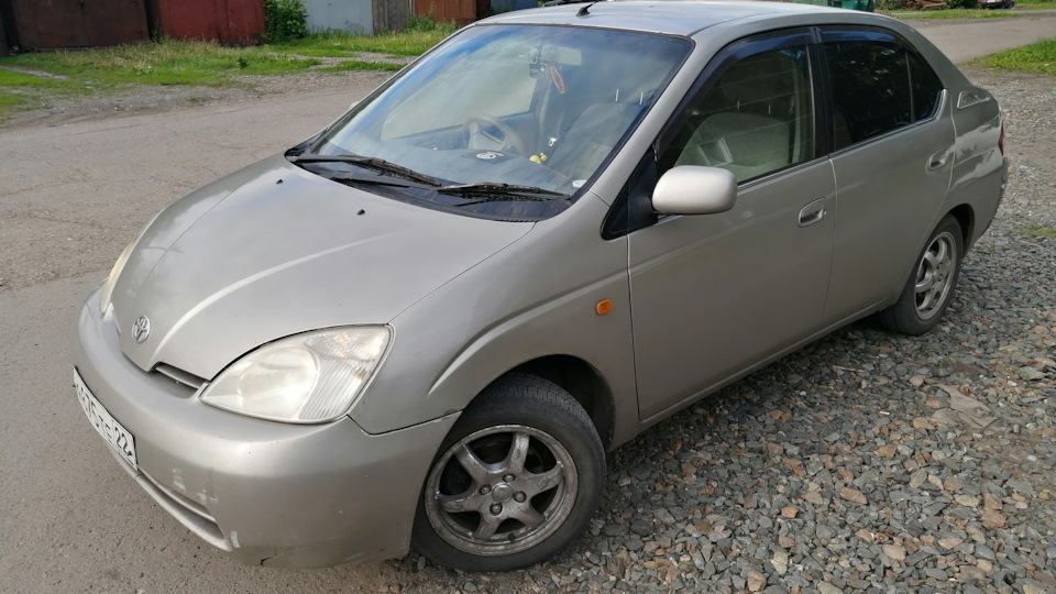 Вопрос возник, а как прикурить? — Toyota Prius (11), 1,5 л, 2002 года ...