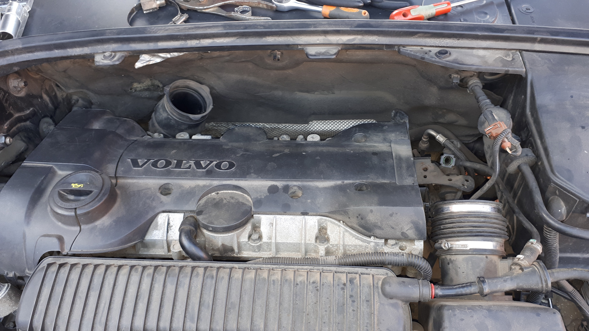 Замена обратного клапана на турбине — Volvo S80 (2G), 2,5 л, 2008 года ...