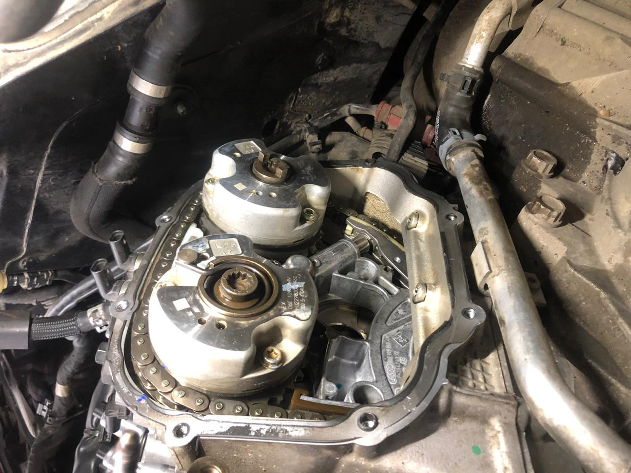 Замена верхних гидронатяжителей — Audi A8 (D4), 4 л, 2014 года | визит ...