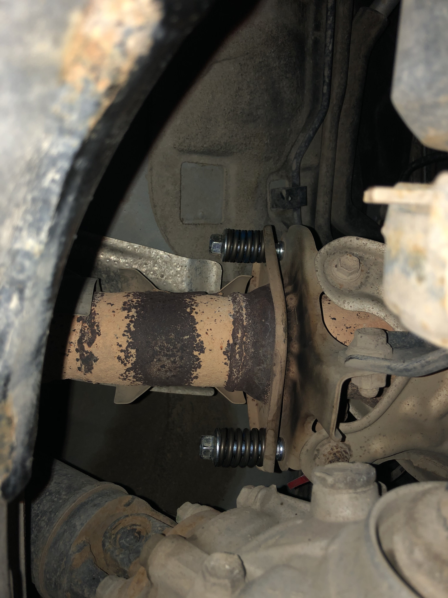 Заменил прокладку глушителя — Toyota RAV4 (III), 2 л, 2011 года | визит ...