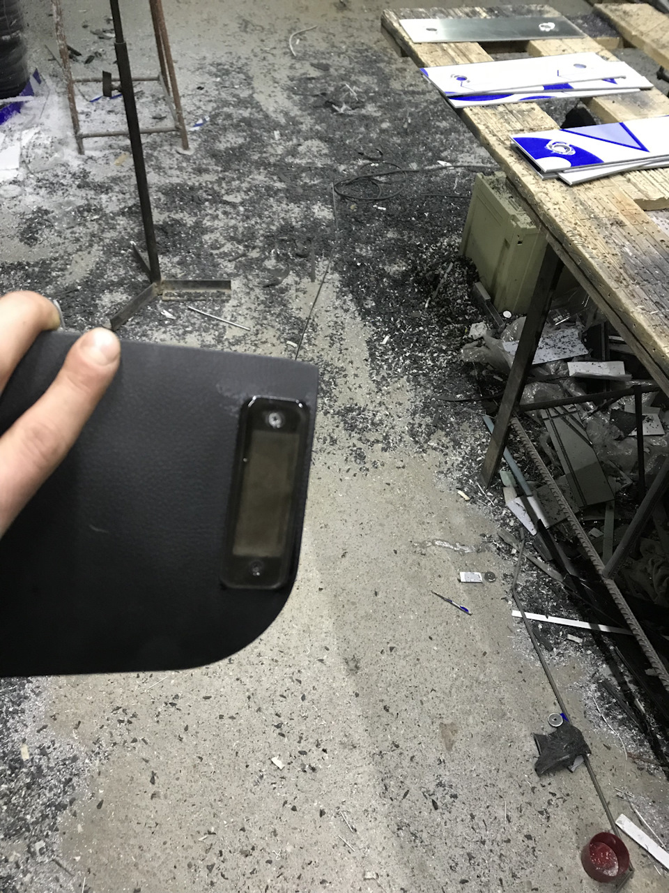 Замена лампы головного света — Renault Logan (1G), 1,4 л, 2011 года ...