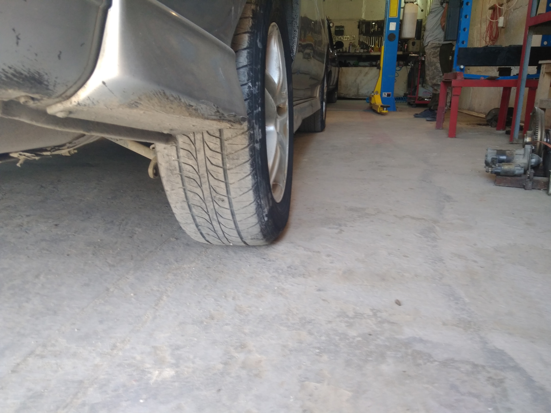 Замена передних сайлентблоков продольных рычагов — Mazda 323 VI, 1,6 л ...