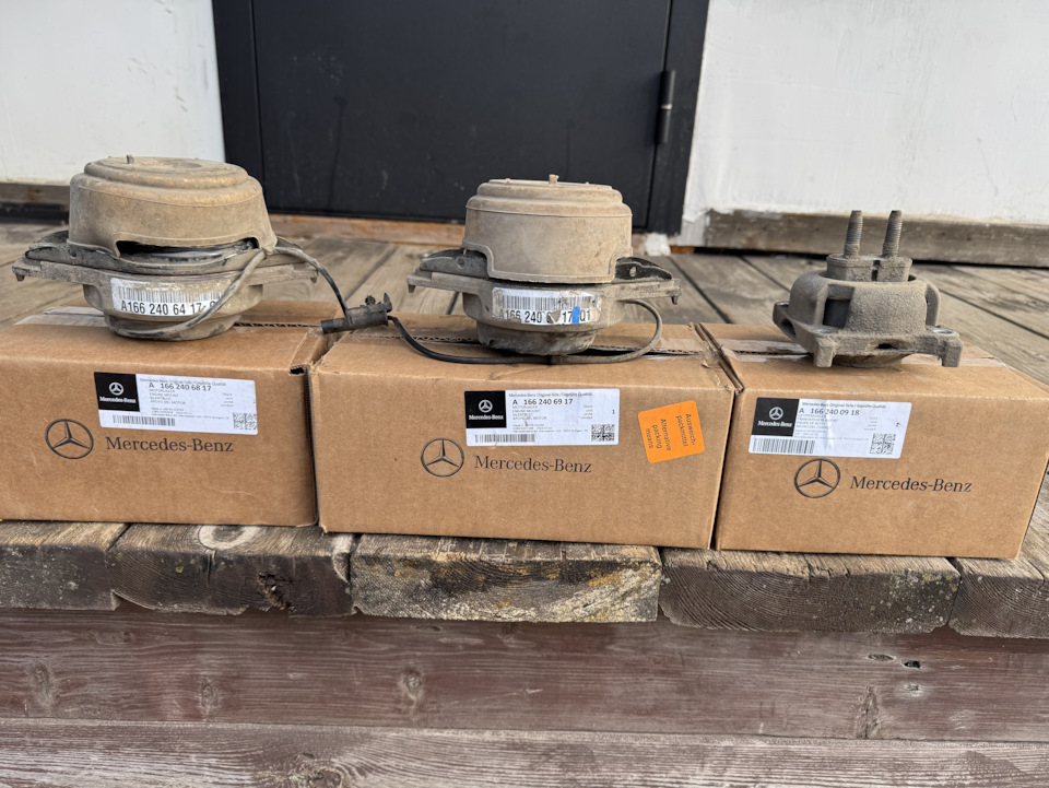 Подушки двигателя и акпп — Mercedes-Benz M-Class (W166), 3 л, 2013 года ...