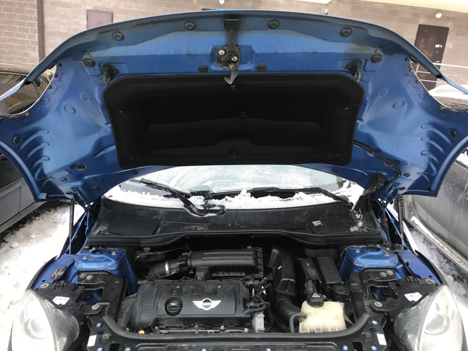 Штатная шумка капота. «Спорт» антенна. — MINI Countryman (1G), 1,6 л ...