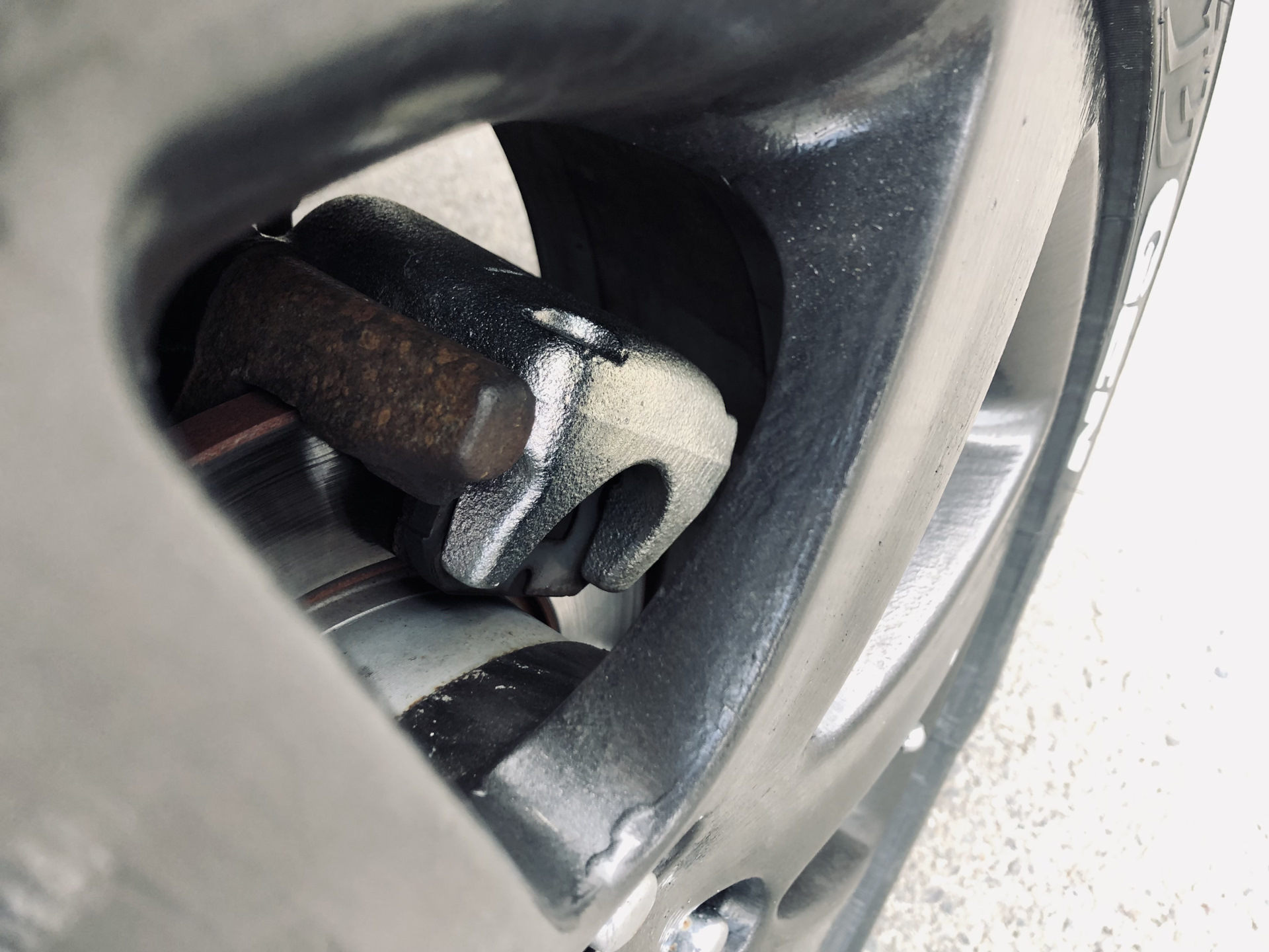 Задний суппорт — Mitsubishi Colt VI, 1,5 л, 2006 года | визит на сервис ...