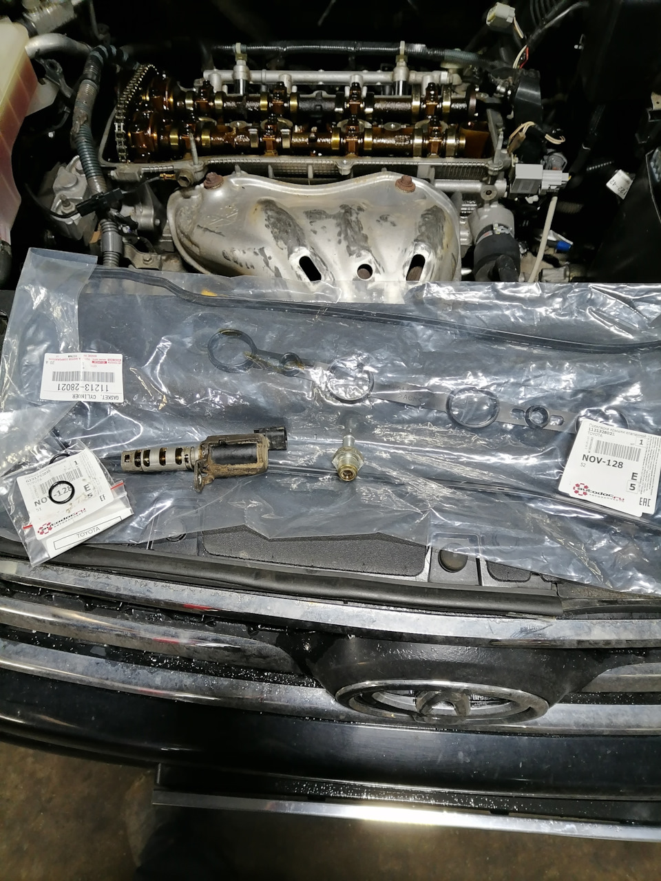 Замена прокладки клапанной крышки. — Toyota RAV4 (III), 2 л, 2009 года ...