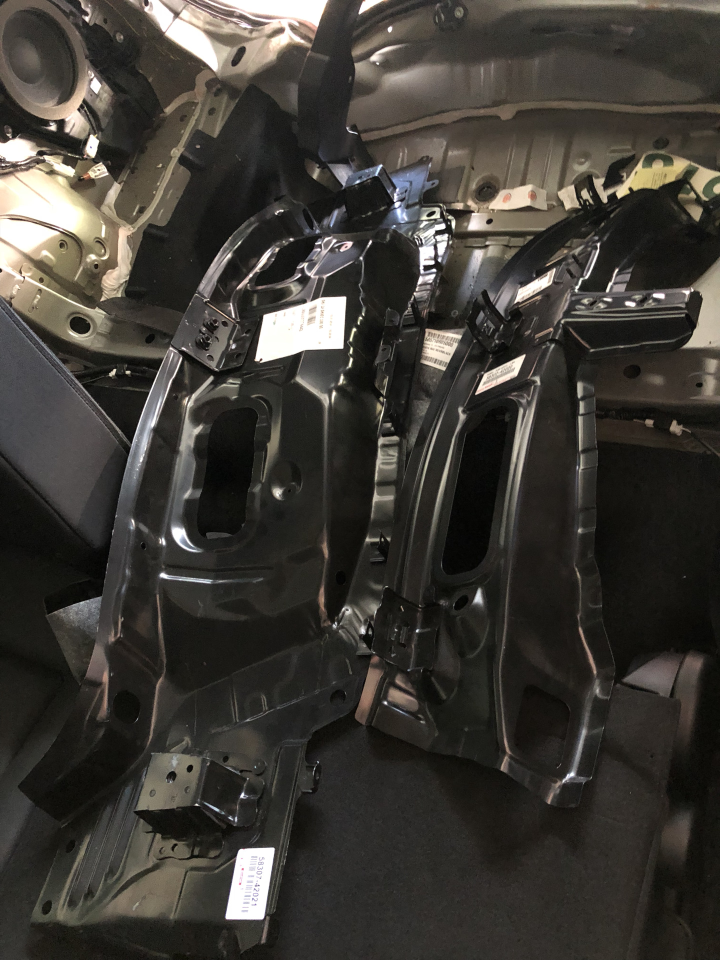 12. Задняя полка. — Toyota RAV4 (IV), 2,5 л, 2017 года | кузовной ...