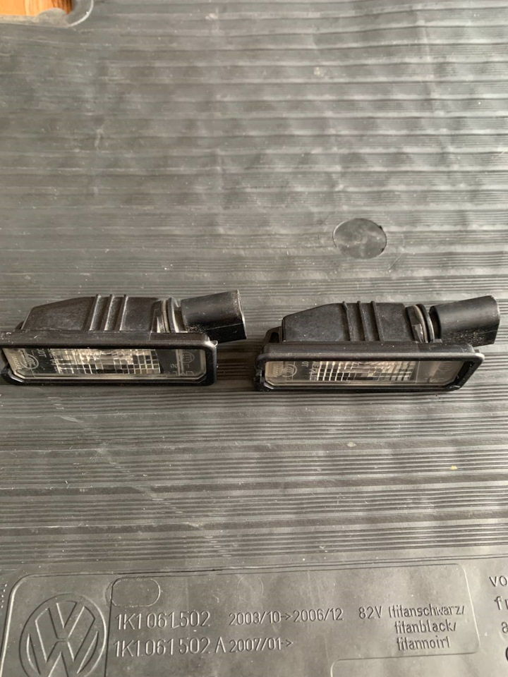 1K8943021 Фонарь освещения номерного знака VAG | Запчасти на DRIVE2