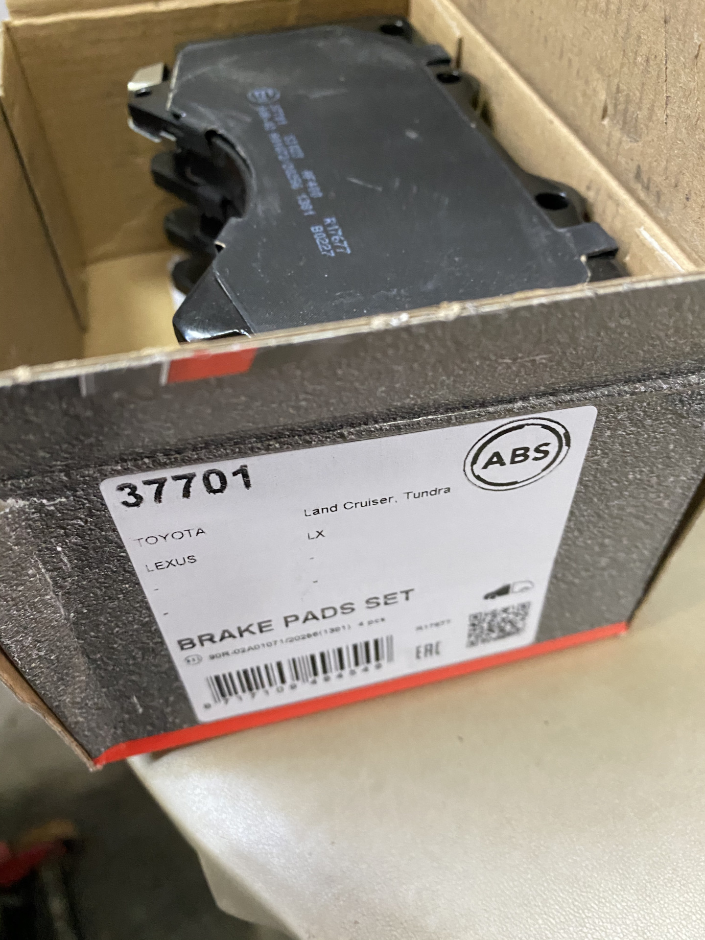 Заменил колодки по кругу — Toyota Land Cruiser 200, 4,5 л, 2011 года ...