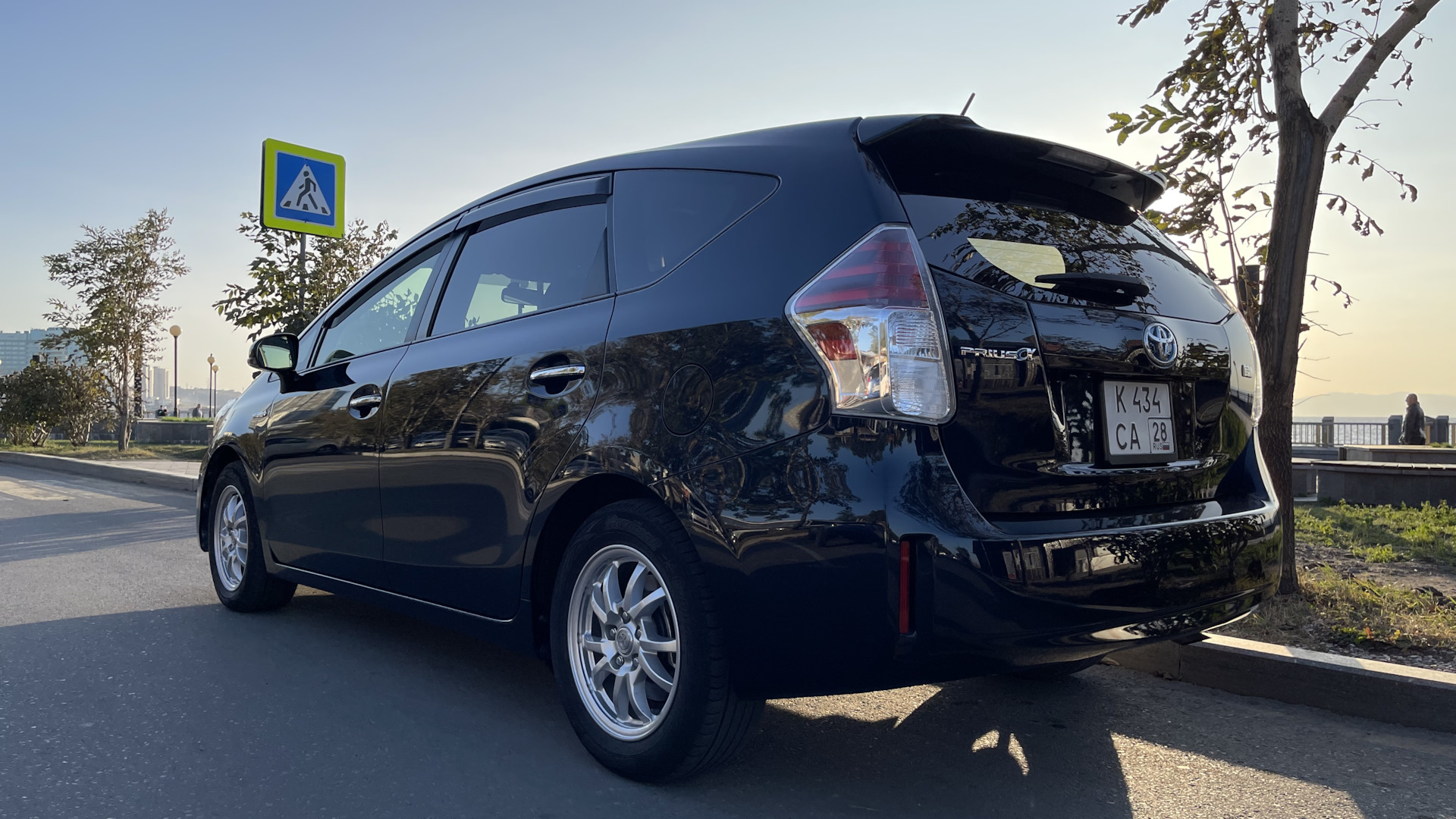 Toyota Prius Alpha 1.8 бензиновый 2016 | на DRIVE2