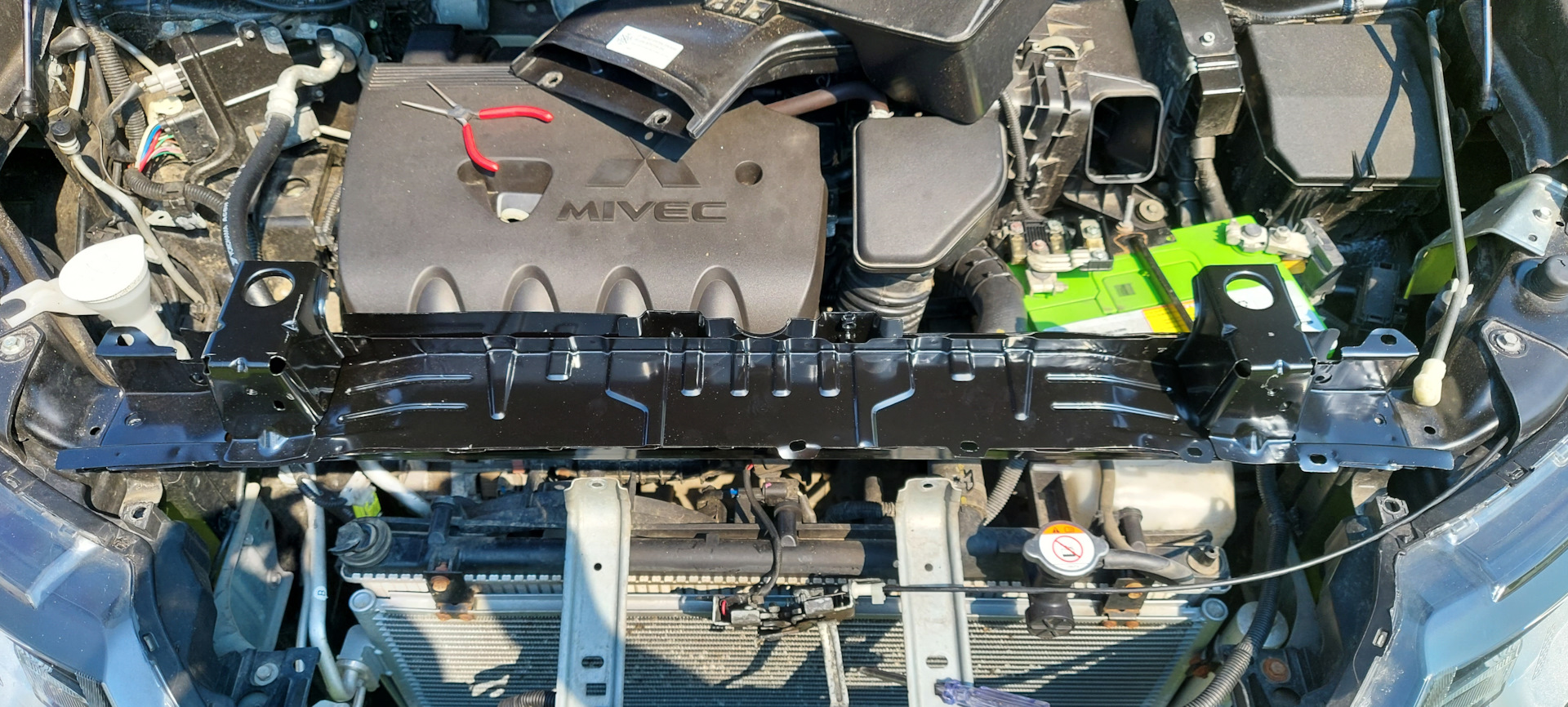 №15. Ремонт после ремонта. Сетка в бампер. Гудки. Туманки. — Mitsubishi ...