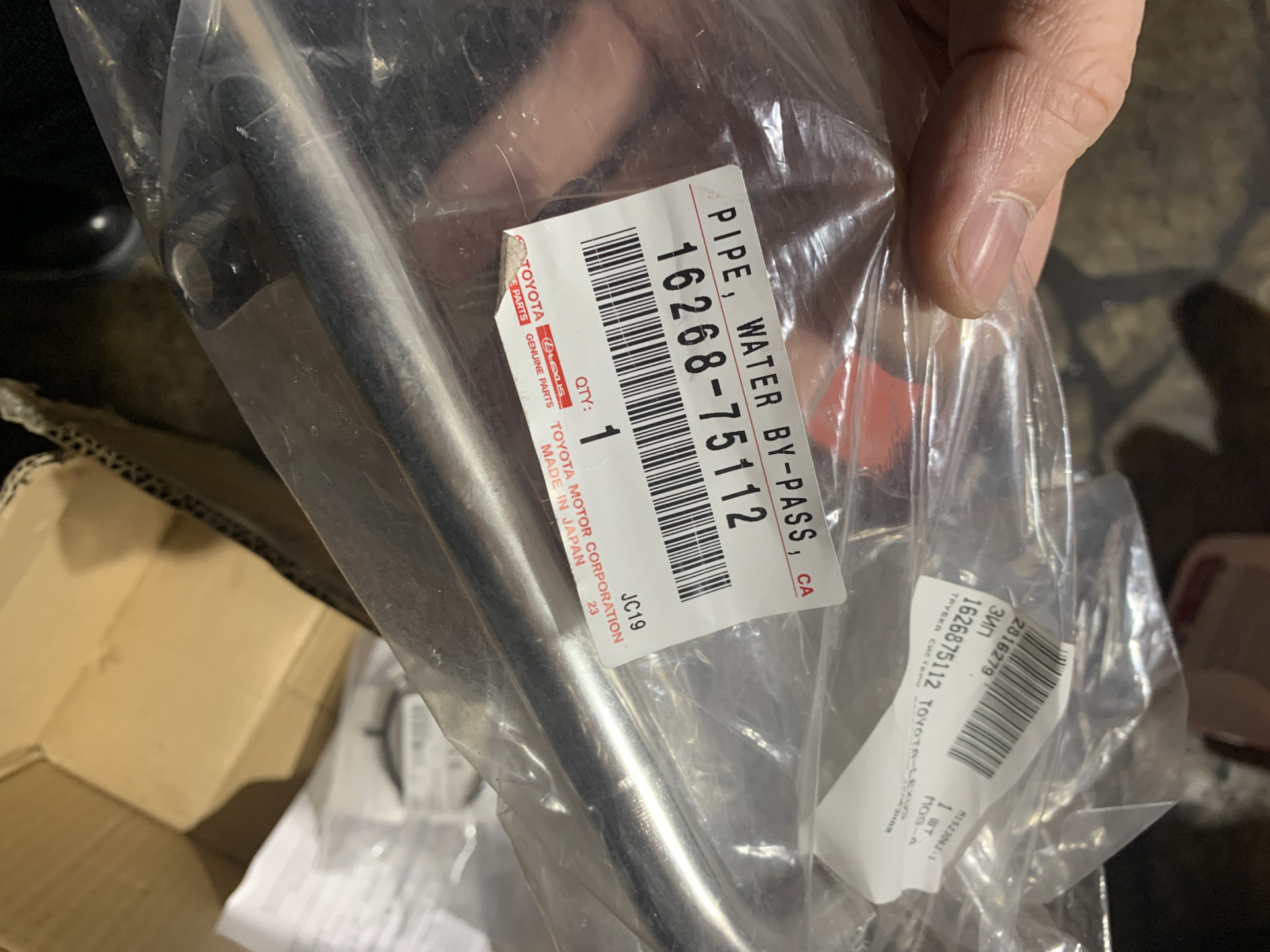 Устранение течи антифриза ( замена трубки) на 2TR FE, замена антифриза ...