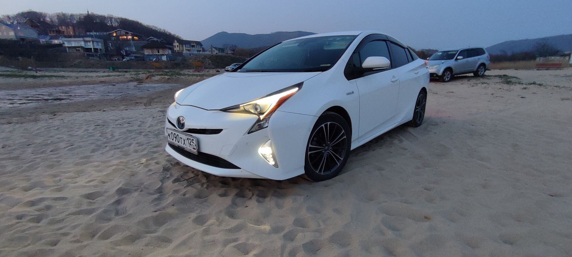 Обулся в лето — Toyota Prius (50), 1,8 л, 2017 года | колёсные диски | DRIVE2
