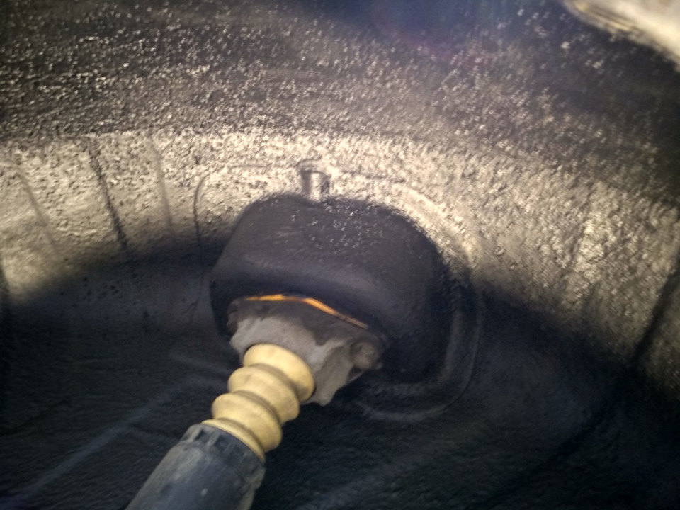 Обработка колесных арок Ixell spr noir evol 2 (Антикоррозионный состав ...