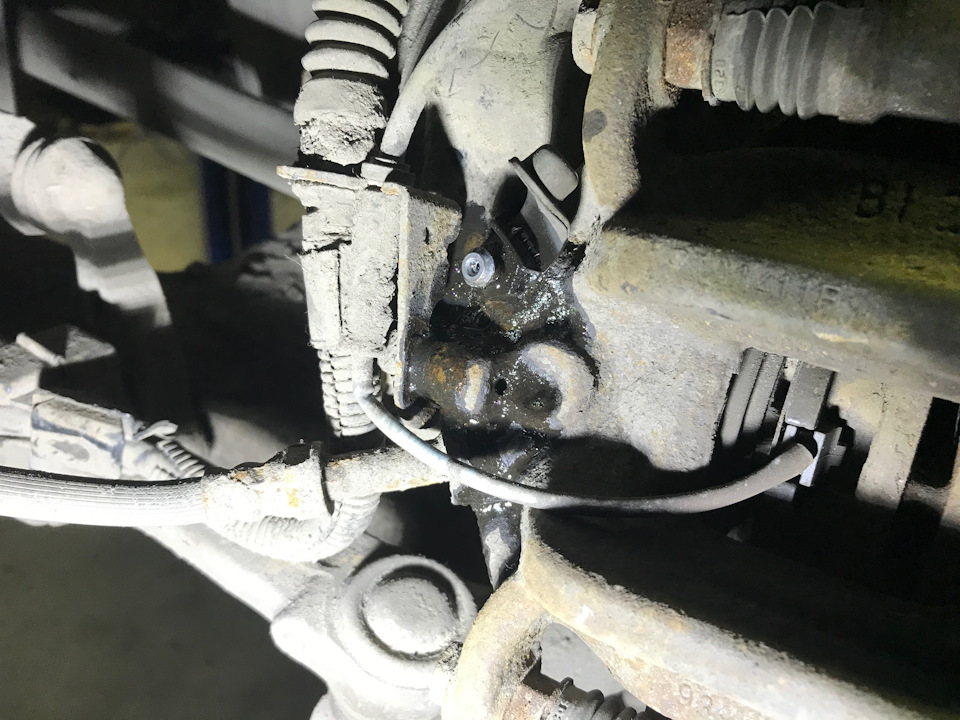 Замена тормозной жидкости + весенняя инспекция. — BMW 5 series (F10), 2 ...